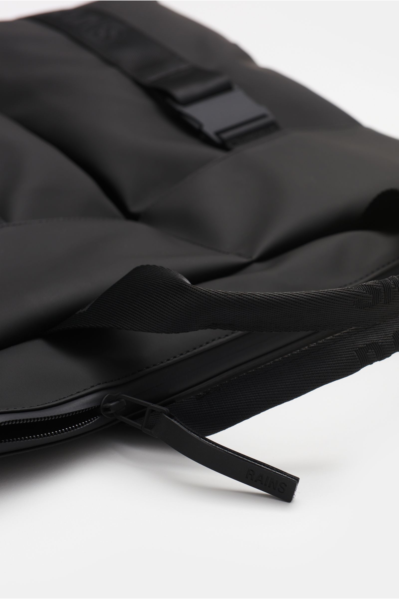 RAINS Tote Bag 'Trail' schwarz | BRAUN Hamburg